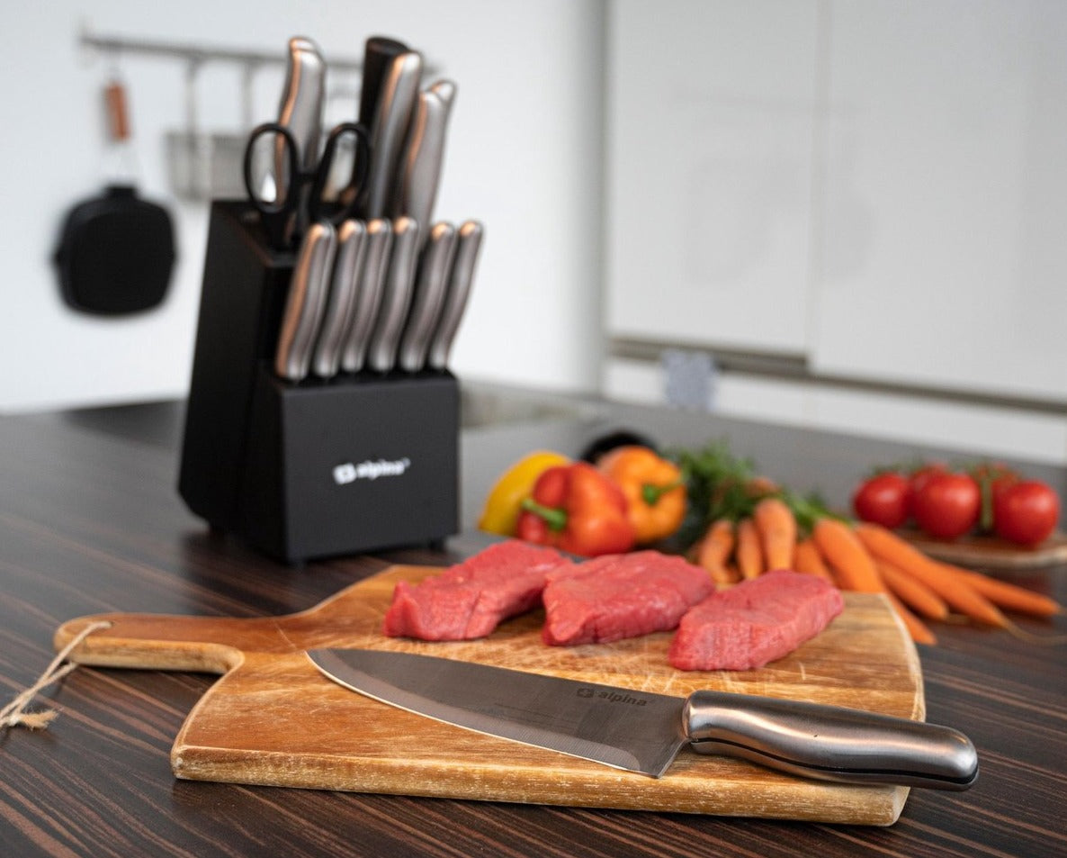 Komplett knivsett med blokk, slipestål, saks + 12 kniver – Partilageret.no